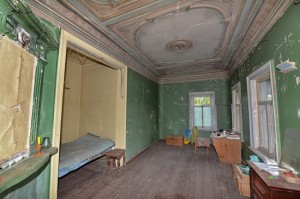 Polyashov’s wooden house in Pogorelovo village · Russia Travel Blog
